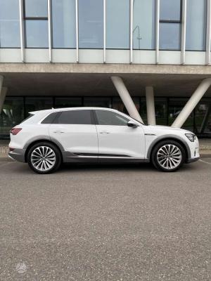 Белый Ауди E-Tron 2022 в Вильнюс, объемом двигателя 0.00 л и пробегом 66 тыс. км за 34500 €, фото 5 на AUTOMOTO.COM.LV