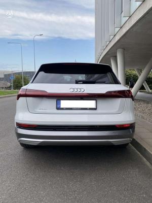 Белый Ауди E-Tron 2022 в Вильнюс, объемом двигателя 0.00 л и пробегом 66 тыс. км за 34500 €, фото 9 на AUTOMOTO.COM.LV