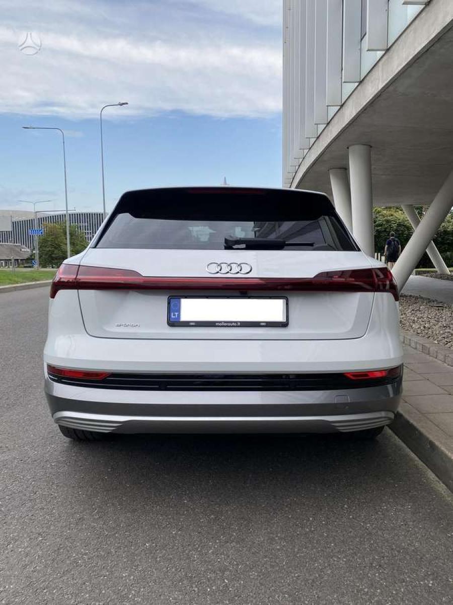 Белый Ауди E-Tron 2022 в Вильнюс, объемом двигателя 0.00 л и пробегом 66 тыс. км за 34500 €, фото 9 на AUTOMOTO.COM.LV