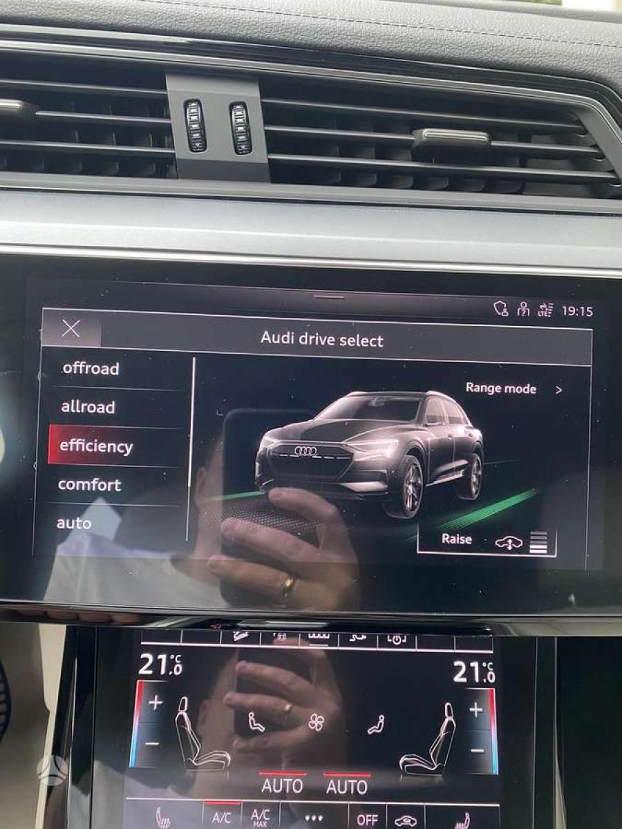 Белый Ауди E-Tron 2022 в Вильнюс, объемом двигателя 0.00 л и пробегом 66 тыс. км за 34500 €, фото 27 на AUTOMOTO.COM.LV