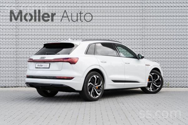 White Audi E-Tron 2022 in Riga, with an engine capacity of 0.00 L and mileage of 34 thousand km for 42000 €, photo 4 on AUTOMOTO.COM.LV