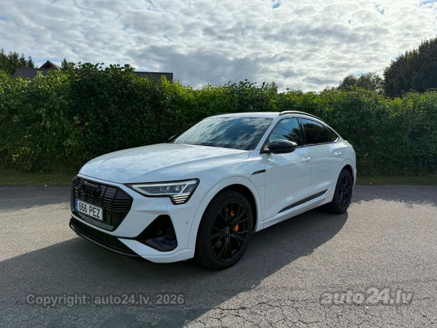 White Audi E-Tron 2022 in Tallinn, with an engine capacity of 0.00 L and mileage of 58 thousand km for 42500 €, photo 1 on AUTOMOTO.COM.LV
