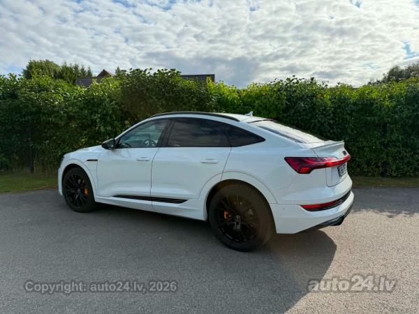 White Audi E-Tron 2022 in Tallinn, with an engine capacity of 0.00 L and mileage of 58 thousand km for 42500 €, photo 2 on AUTOMOTO.COM.LV