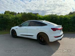 White Audi E-Tron 2022 in Tallinn, with an engine capacity of 0.00 L and mileage of 58 thousand km for 42500 €, photo 3 on AUTOMOTO.COM.LV
