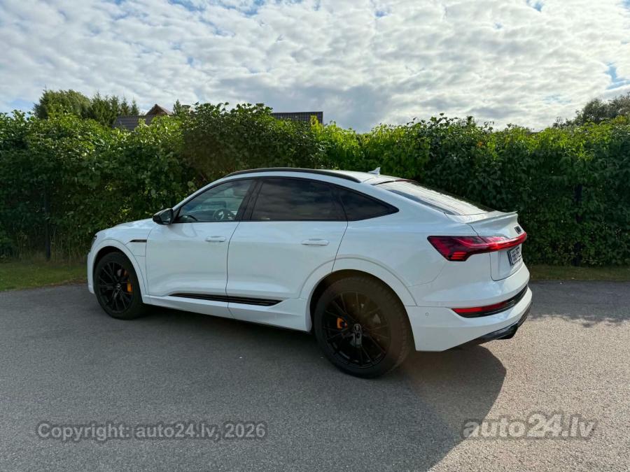White Audi E-Tron 2022 in Tallinn, with an engine capacity of 0.00 L and mileage of 58 thousand km for 42500 €, photo 3 on AUTOMOTO.COM.LV