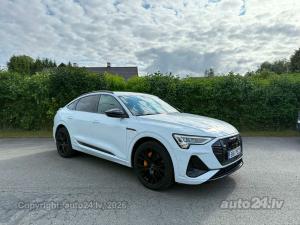 White Audi E-Tron 2022 in Tallinn, with an engine capacity of 0.00 L and mileage of 58 thousand km for 42500 €, photo 4 on AUTOMOTO.COM.LV