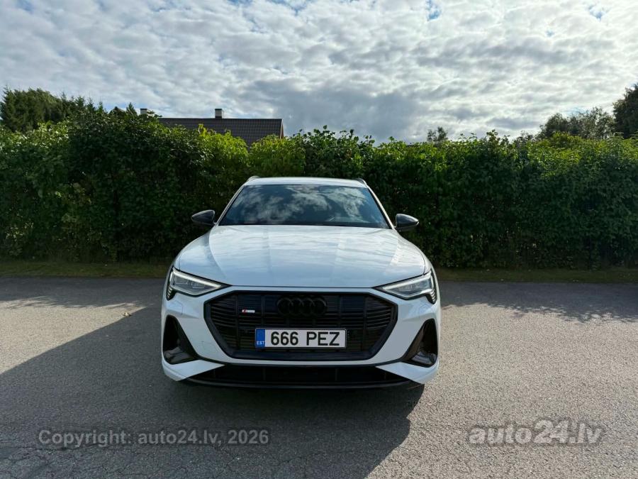 White Audi E-Tron 2022 in Tallinn, with an engine capacity of 0.00 L and mileage of 58 thousand km for 42500 €, photo 6 on AUTOMOTO.COM.LV