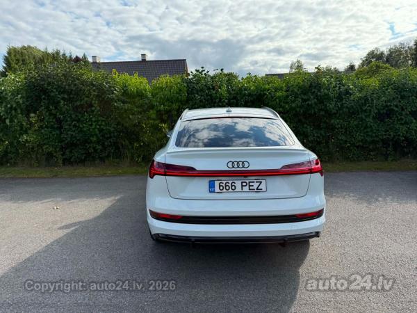 White Audi E-Tron 2022 in Tallinn, with an engine capacity of 0.00 L and mileage of 58 thousand km for 42500 €, photo 6 on AUTOMOTO.COM.LV