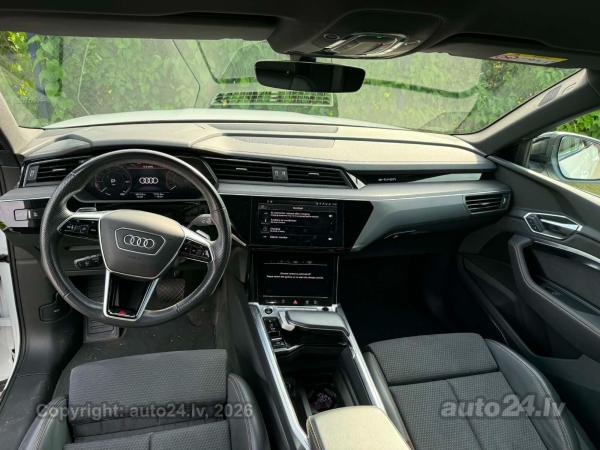 White Audi E-Tron 2022 in Tallinn, with an engine capacity of 0.00 L and mileage of 58 thousand km for 42500 €, photo 7 on AUTOMOTO.COM.LV