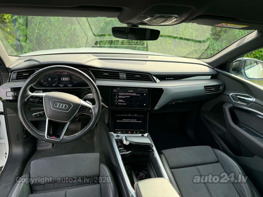 White Audi E-Tron 2022 in Tallinn, with an engine capacity of 0.00 L and mileage of 58 thousand km for 42500 €, photo 8 on AUTOMOTO.COM.LV