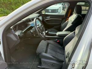 White Audi E-Tron 2022 in Tallinn, with an engine capacity of 0.00 L and mileage of 58 thousand km for 42500 €, photo 9 on AUTOMOTO.COM.LV