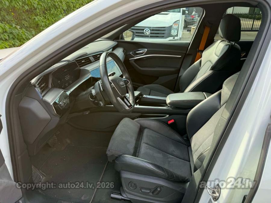 White Audi E-Tron 2022 in Tallinn, with an engine capacity of 0.00 L and mileage of 58 thousand km for 42500 €, photo 9 on AUTOMOTO.COM.LV