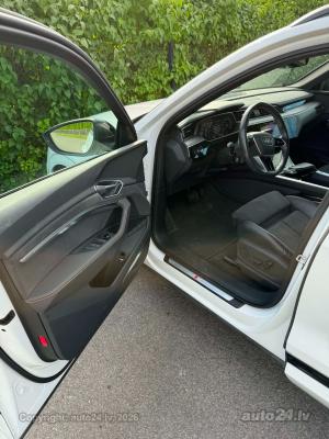 White Audi E-Tron 2022 in Tallinn, with an engine capacity of 0.00 L and mileage of 58 thousand km for 42500 €, photo 10 on AUTOMOTO.COM.LV