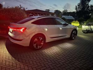 Белый Ауди E-Tron 2022 в Кретинга, объемом двигателя 0.00 л и пробегом 41 тыс. км за 43000 €, фото 26 на AUTOMOTO.COM.LV