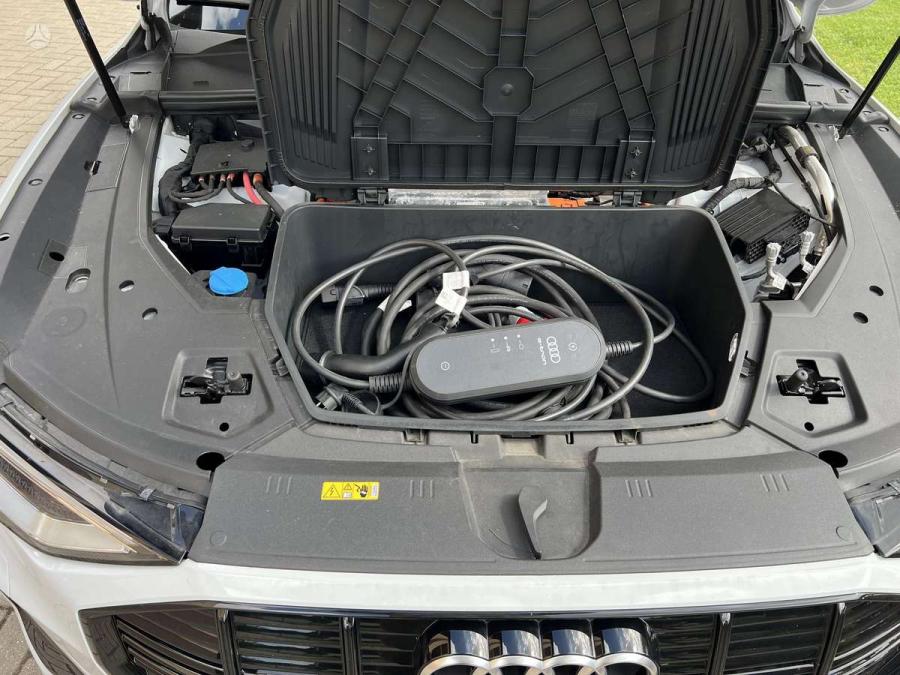 Белый Ауди E-Tron 2022 в Кретинга, объемом двигателя 0.00 л и пробегом 41 тыс. км за 43000 €, фото 28 на AUTOMOTO.COM.LV
