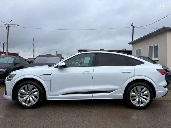 Balts Audi E-Tron 2022 Viļņa, ar dzinēja tilpumu 0.00 L un nobraukumu 90 tūkst. km par 38300 €, foto 3 vietnē AUTOMOTO.COM.LV