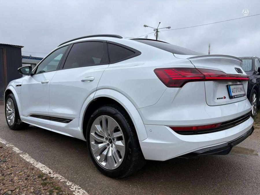 Balts Audi E-Tron 2022 Viļņa, ar dzinēja tilpumu 0.00 L un nobraukumu 90 tūkst. km par 38300 €, foto 4 vietnē AUTOMOTO.COM.LV