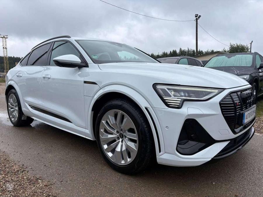 Balts Audi E-Tron 2022 Viļņa, ar dzinēja tilpumu 0.00 L un nobraukumu 90 tūkst. km par 38300 €, foto 5 vietnē AUTOMOTO.COM.LV