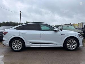 Balts Audi E-Tron 2022 Viļņa, ar dzinēja tilpumu 0.00 L un nobraukumu 90 tūkst. km par 38300 €, foto 6 vietnē AUTOMOTO.COM.LV