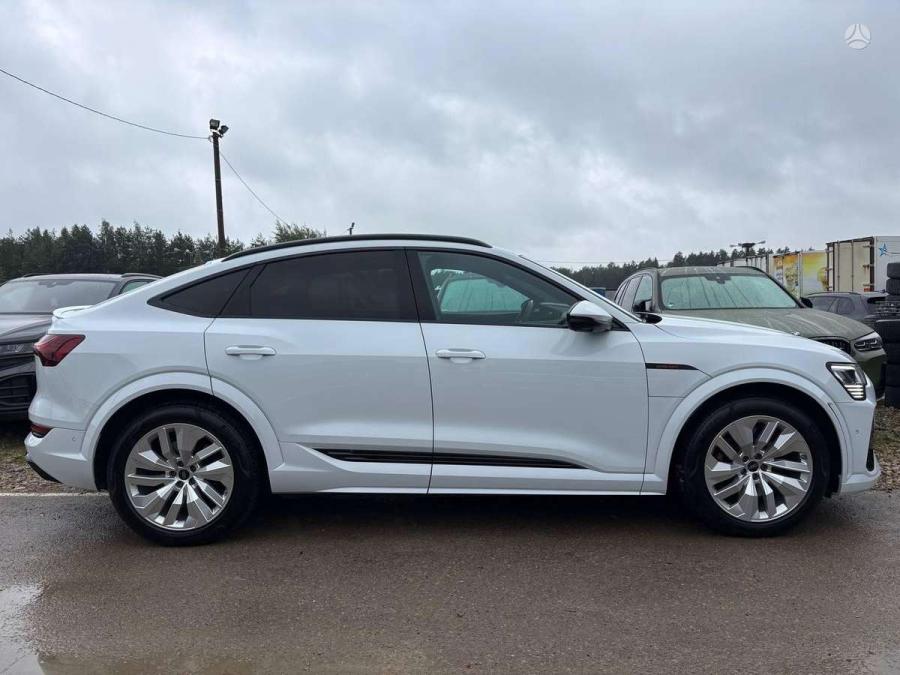 Balts Audi E-Tron 2022 Viļņa, ar dzinēja tilpumu 0.00 L un nobraukumu 90 tūkst. km par 38300 €, foto 6 vietnē AUTOMOTO.COM.LV