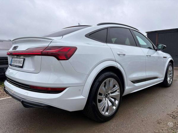 Balts Audi E-Tron 2022 Viļņa, ar dzinēja tilpumu 0.00 L un nobraukumu 90 tūkst. km par 38300 €, foto 7 vietnē AUTOMOTO.COM.LV