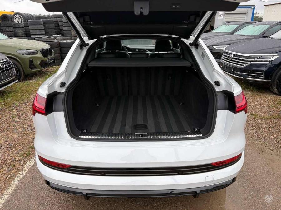 Balts Audi E-Tron 2022 Viļņa, ar dzinēja tilpumu 0.00 L un nobraukumu 90 tūkst. km par 38300 €, foto 34 vietnē AUTOMOTO.COM.LV