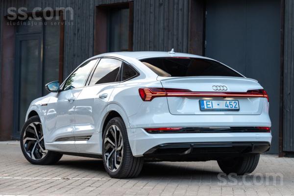 Balts Audi E-Tron 2022 Rīga, ar dzinēja tilpumu 0.00 L un nobraukumu 95 tūkst. km par 36500 €, foto 4 vietnē AUTOMOTO.COM.LV