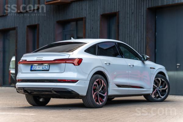 Balts Audi E-Tron 2022 Rīga, ar dzinēja tilpumu 0.00 L un nobraukumu 95 tūkst. km par 36500 €, foto 5 vietnē AUTOMOTO.COM.LV