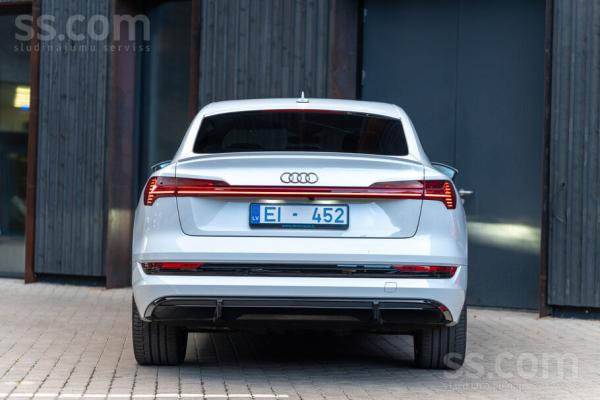 Balts Audi E-Tron 2022 Rīga, ar dzinēja tilpumu 0.00 L un nobraukumu 95 tūkst. km par 36500 €, foto 8 vietnē AUTOMOTO.COM.LV