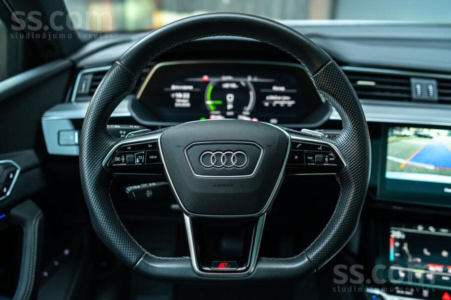 Balts Audi E-Tron 2022 Rīga, ar dzinēja tilpumu 0.00 L un nobraukumu 95 tūkst. km par 36500 €, foto 24 vietnē AUTOMOTO.COM.LV