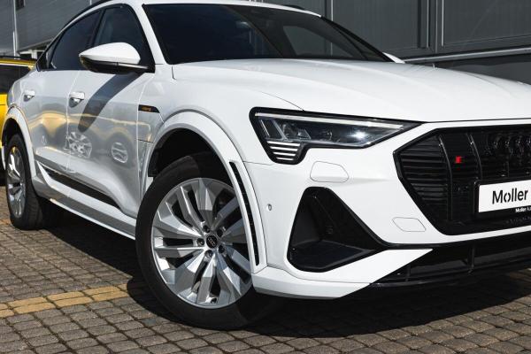 Ауди E-Tron 2022 в Вентспилс на AUTOMOTO.COM.LV Белый Ауди E-Tron 2022 в Вентспилс, объемом двигателя 0.00 л и пробегом 44 тыс. км за 47500 €, фото 11 на AUTOMOTO.COM.LV