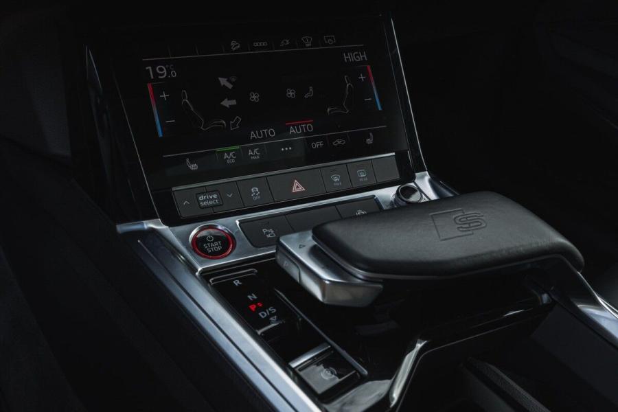 Белый Ауди E-Tron 2022 в Вентспилс, объемом двигателя 0.00 л и пробегом 44 тыс. км за 47500 €, фото 28 на AUTOMOTO.COM.LV