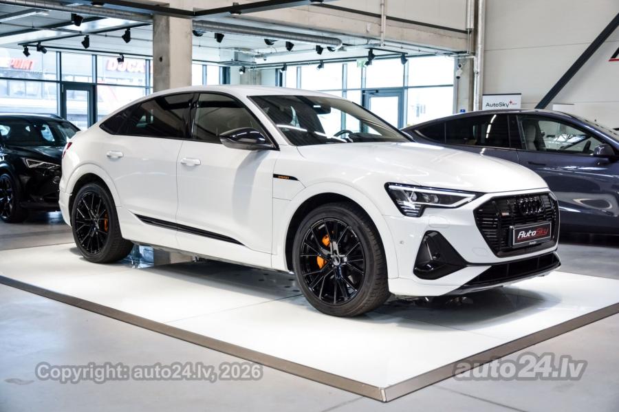 White Audi E-Tron 2022 in Tallinn, with an engine capacity of 0.00 L and mileage of 34 thousand km for 38500 €, photo 1 on AUTOMOTO.COM.LV
