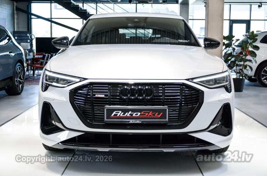White Audi E-Tron 2022 in Tallinn, with an engine capacity of 0.00 L and mileage of 34 thousand km for 38500 €, photo 3 on AUTOMOTO.COM.LV