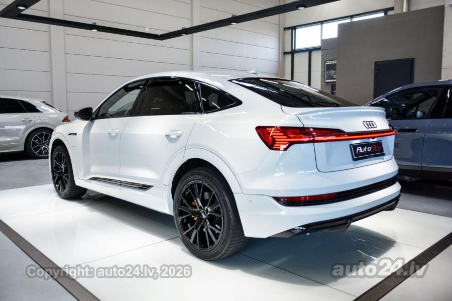 White Audi E-Tron 2022 in Tallinn, with an engine capacity of 0.00 L and mileage of 34 thousand km for 38500 €, photo 6 on AUTOMOTO.COM.LV