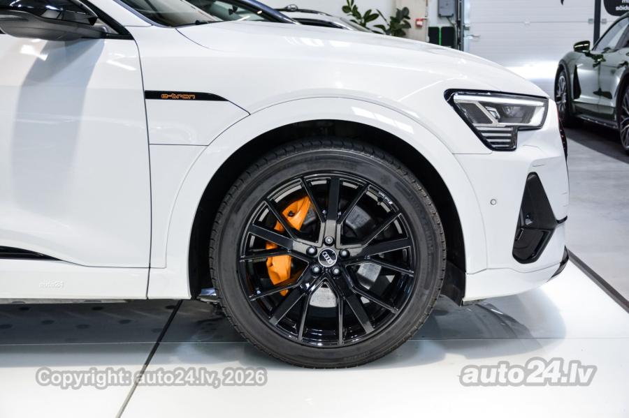 White Audi E-Tron 2022 in Tallinn, with an engine capacity of 0.00 L and mileage of 34 thousand km for 38500 €, photo 7 on AUTOMOTO.COM.LV