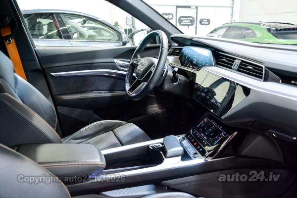 Белый Ауди E-Tron 2022 в Таллин, объемом двигателя 0.00 л и пробегом 34 тыс. км за 38500 €, фото 8 на AUTOMOTO.COM.LV