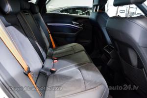 White Audi E-Tron 2022 in Tallinn, with an engine capacity of 0.00 L and mileage of 34 thousand km for 38500 €, photo 17 on AUTOMOTO.COM.LV