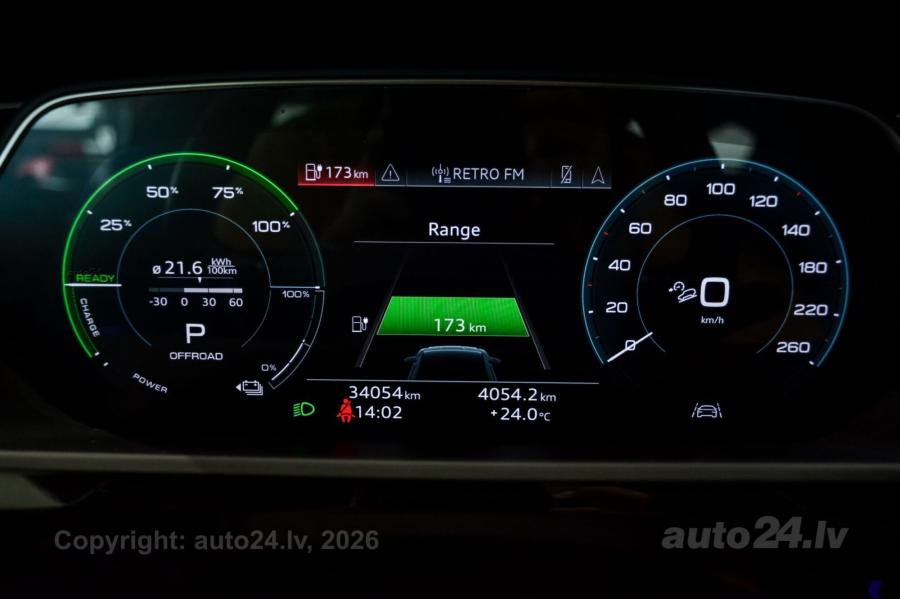White Audi E-Tron 2022 in Tallinn, with an engine capacity of 0.00 L and mileage of 34 thousand km for 38500 €, photo 19 on AUTOMOTO.COM.LV