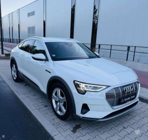 White Audi E-Tron 2022 in Vilnius, with an engine capacity of 0.00 L and mileage of 69 thousand km for 34990 €, photo 3 on AUTOMOTO.COM.LV