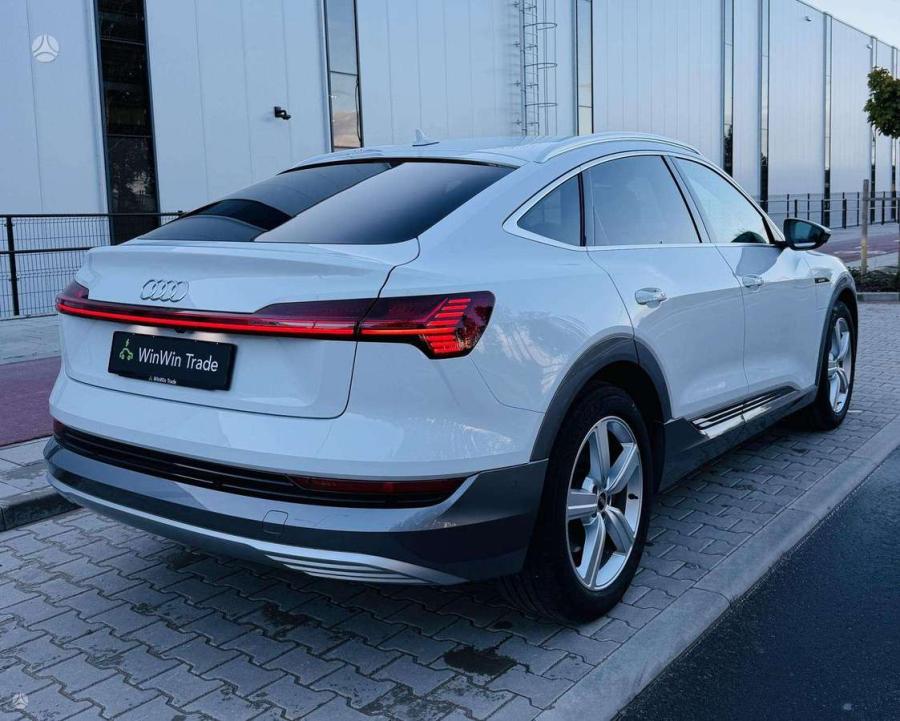 White Audi E-Tron 2022 in Vilnius, with an engine capacity of 0.00 L and mileage of 69 thousand km for 34990 €, photo 4 on AUTOMOTO.COM.LV