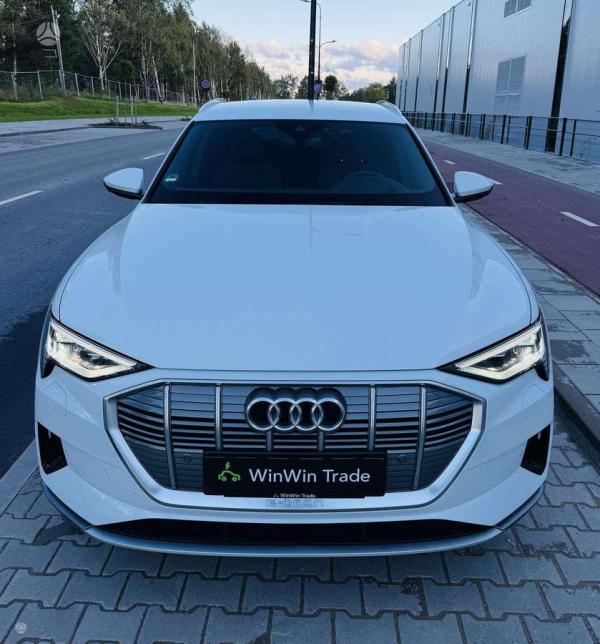 Белый Ауди E-Tron 2022 в Вильнюс, объемом двигателя 0.00 л и пробегом 69 тыс. км за 34990 €, фото 6 на AUTOMOTO.COM.LV