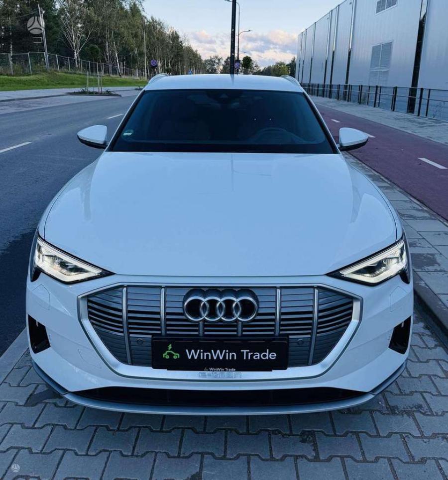 White Audi E-Tron 2022 in Vilnius, with an engine capacity of 0.00 L and mileage of 69 thousand km for 34990 €, photo 6 on AUTOMOTO.COM.LV