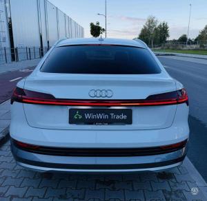 White Audi E-Tron 2022 in Vilnius, with an engine capacity of 0.00 L and mileage of 69 thousand km for 34990 €, photo 7 on AUTOMOTO.COM.LV