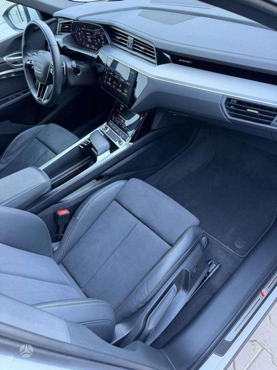 White Audi E-Tron 2022 in Vilnius, with an engine capacity of 0.00 L and mileage of 69 thousand km for 34990 €, photo 11 on AUTOMOTO.COM.LV