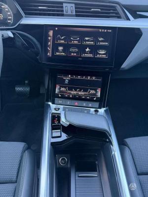 White Audi E-Tron 2022 in Vilnius, with an engine capacity of 0.00 L and mileage of 69 thousand km for 34990 €, photo 14 on AUTOMOTO.COM.LV