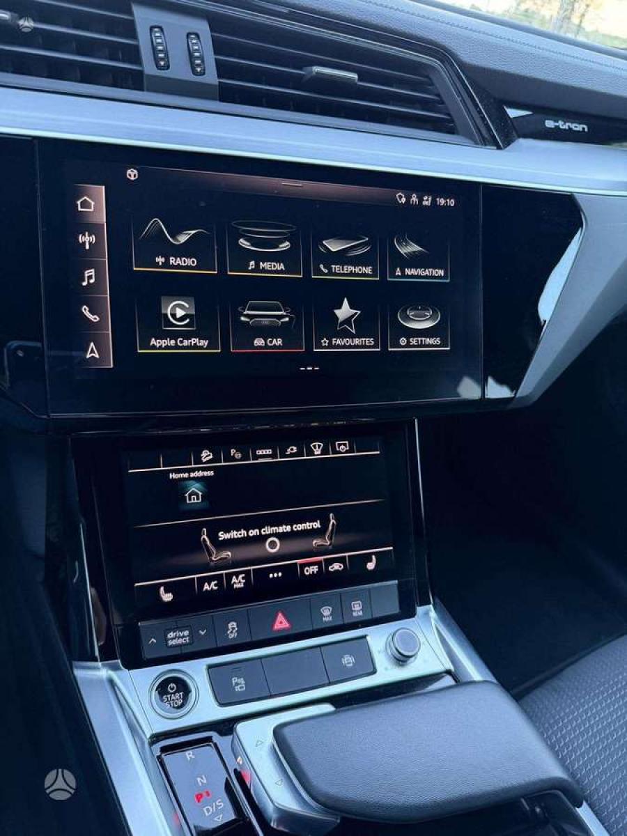 White Audi E-Tron 2022 in Vilnius, with an engine capacity of 0.00 L and mileage of 69 thousand km for 34990 €, photo 15 on AUTOMOTO.COM.LV