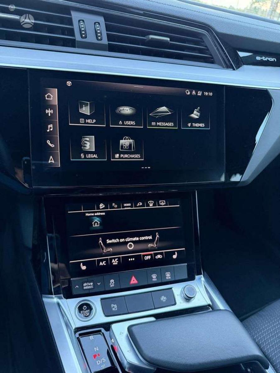 White Audi E-Tron 2022 in Vilnius, with an engine capacity of 0.00 L and mileage of 69 thousand km for 34990 €, photo 16 on AUTOMOTO.COM.LV