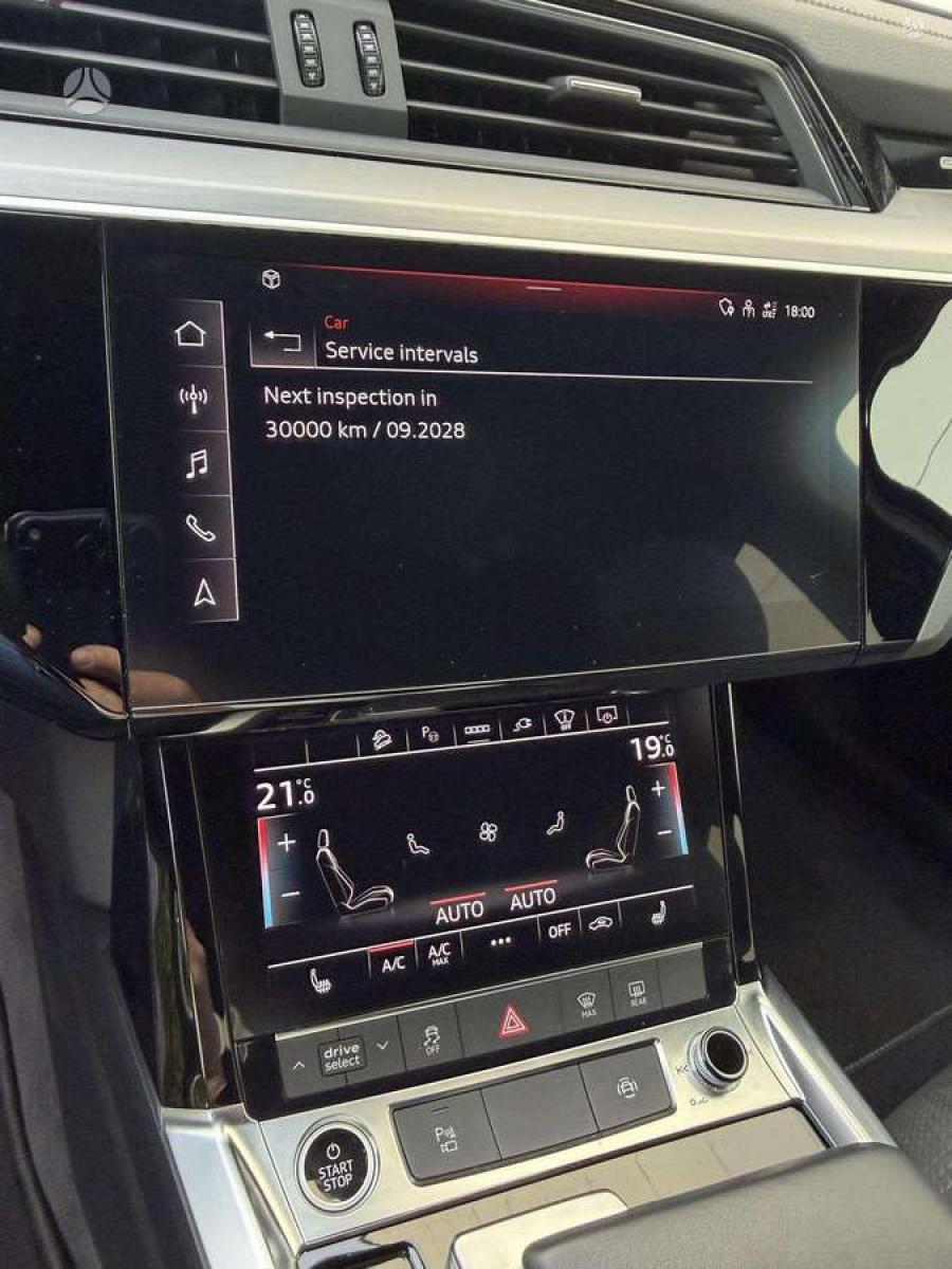 White Audi E-Tron 2022 in Vilnius, with an engine capacity of 0.00 L and mileage of 69 thousand km for 34990 €, photo 17 on AUTOMOTO.COM.LV