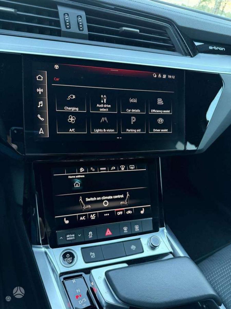 White Audi E-Tron 2022 in Vilnius, with an engine capacity of 0.00 L and mileage of 69 thousand km for 34990 €, photo 20 on AUTOMOTO.COM.LV